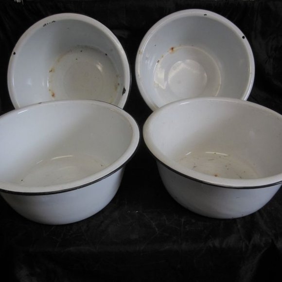 ENAMELWARE BASIN | Accents | Vtg Enamel Lg Wash Basin Wblack Rim And ...